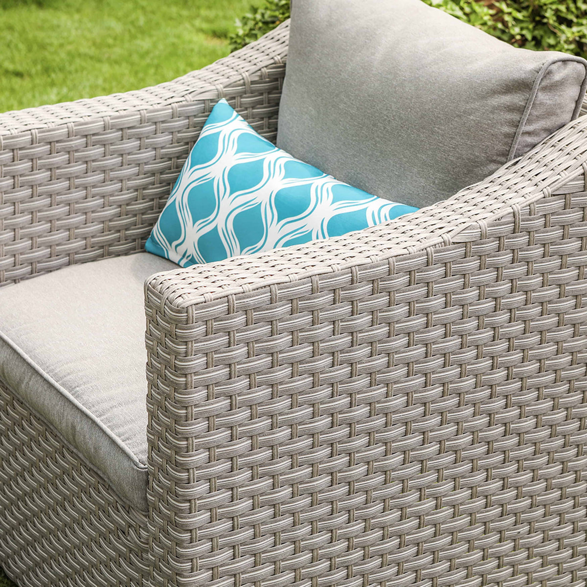 Superior 7-Piece Warm Grey Wicker Outdoor Conversation Set – COSIEST